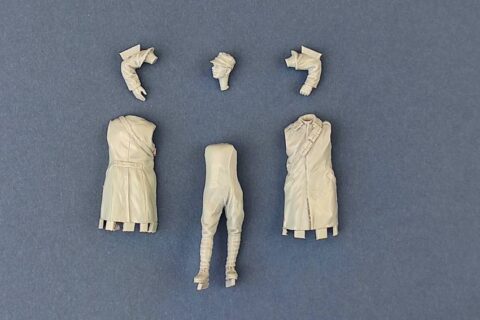 Italian Armoured Car Crewman in a greatcoat - Maquette Char Promo